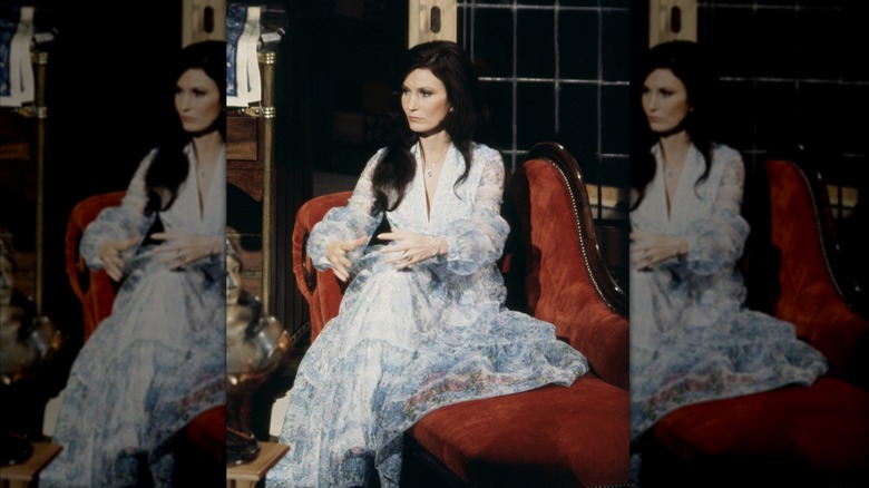 Loretta Lynn's Most Stunning Style Moments From The '70s