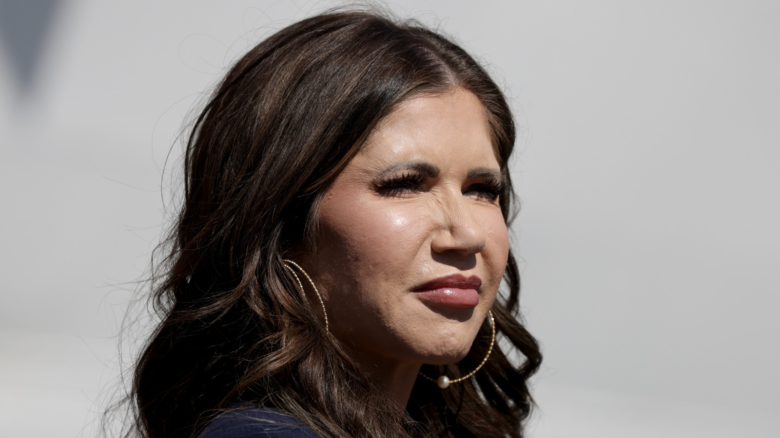 Von allen Haaren von Kristi Noem scheitert, dass dies bei weitem ihre ...