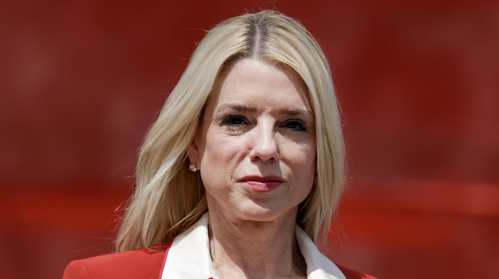 Pam Bondi Sticks Out Like A Sore Thumb Amidst Tuned-Up Team Trump Members