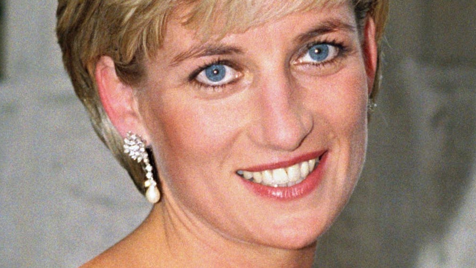 Photographer Reveals That Princess Diana Was Visibly Blushing While ...