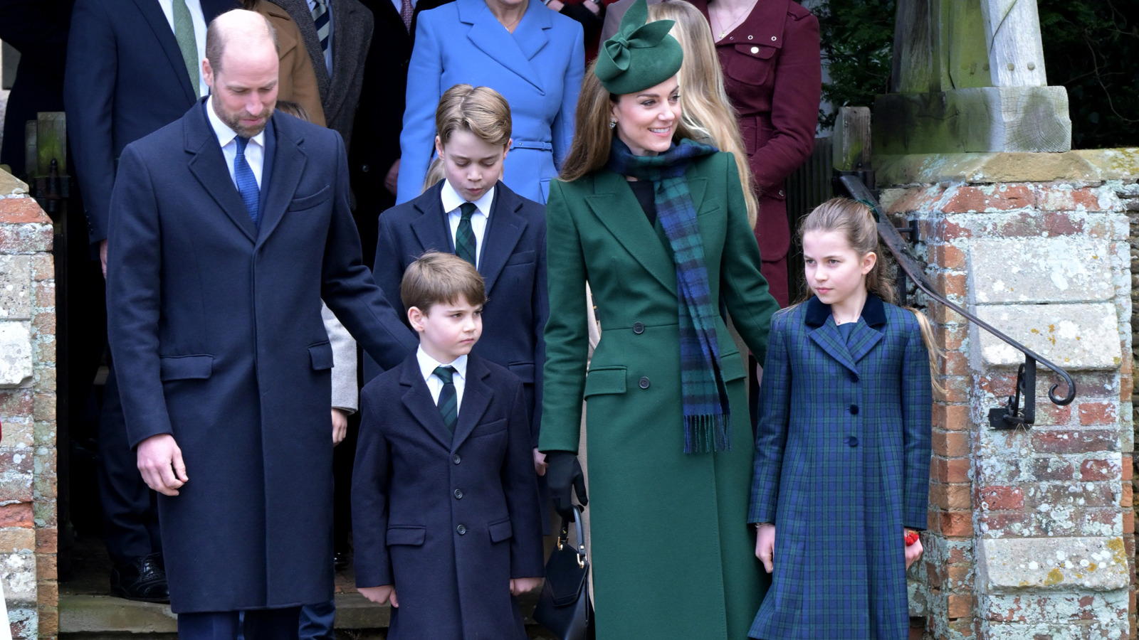 Princess Charlotte Serves Up Sass In Coordinated Christmas Outfit With ...