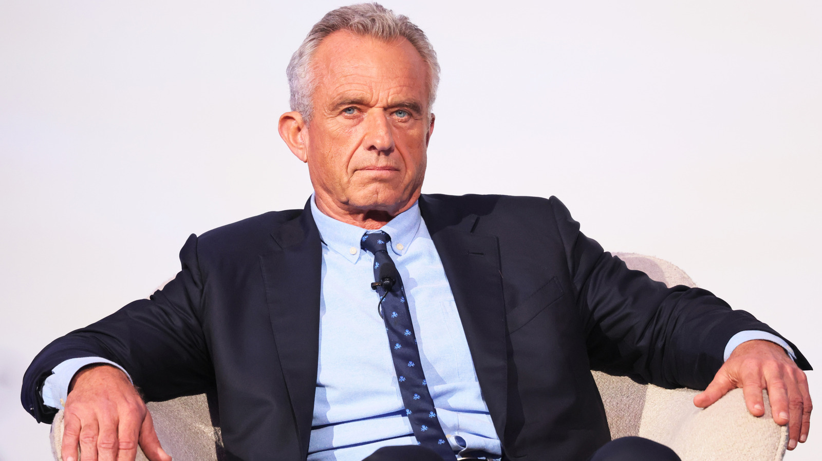 RFK Jr.'s Bizarre Photo With Shirtless Dr. Oz Is Raising Eyebrows RFK Jr.'s Bizarre Photo With Shirtless Dr. Oz Is Raising Eyebrows