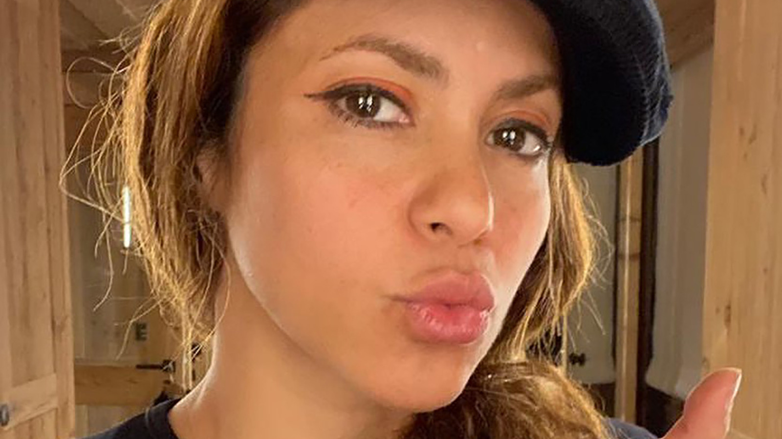 Shakira No Makeup | Saubhaya Makeup