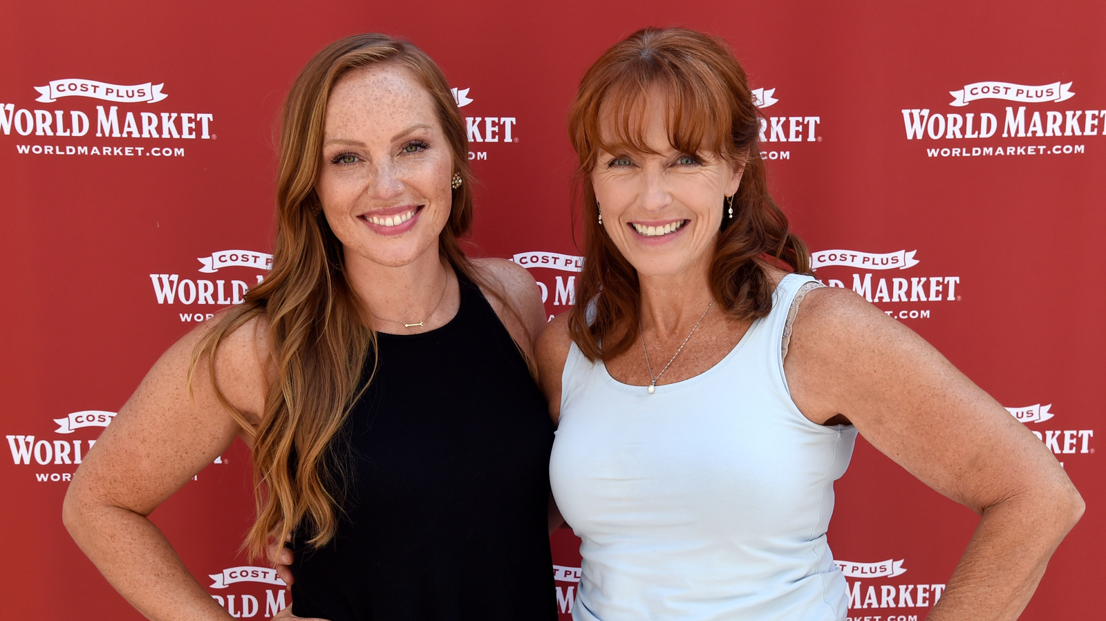 Signs We Missed That Mina Starsiak Hawk's Relationship With Her Mom Was ...