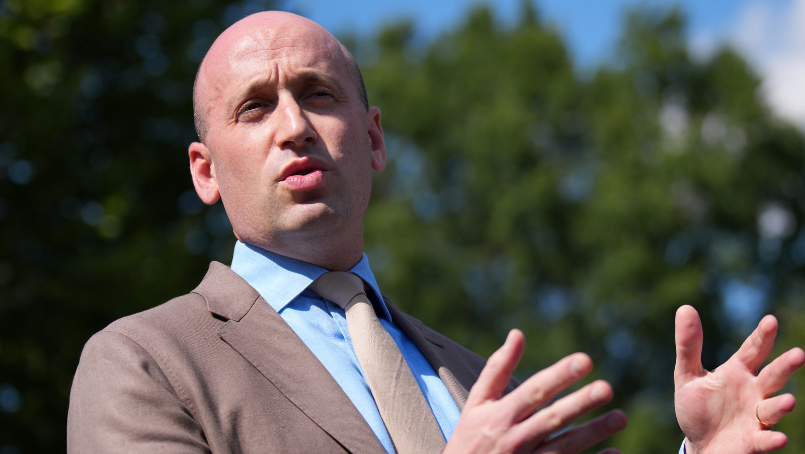 Stephen Miller's Wife Exposes Bizarre Habit That Hints He's Even More ...