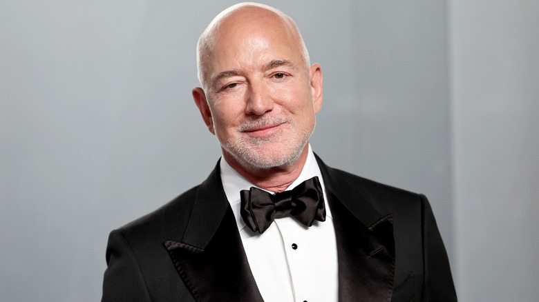 Sweet Throwback Pic Of Jeff Bezos & His Mom Highlights How Close They Were