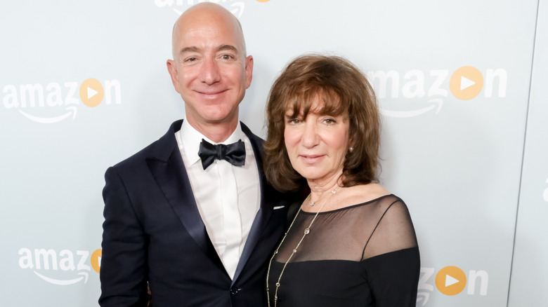 Sweet Throwback Pic Of Jeff Bezos & His Mom Highlights How Close They Were