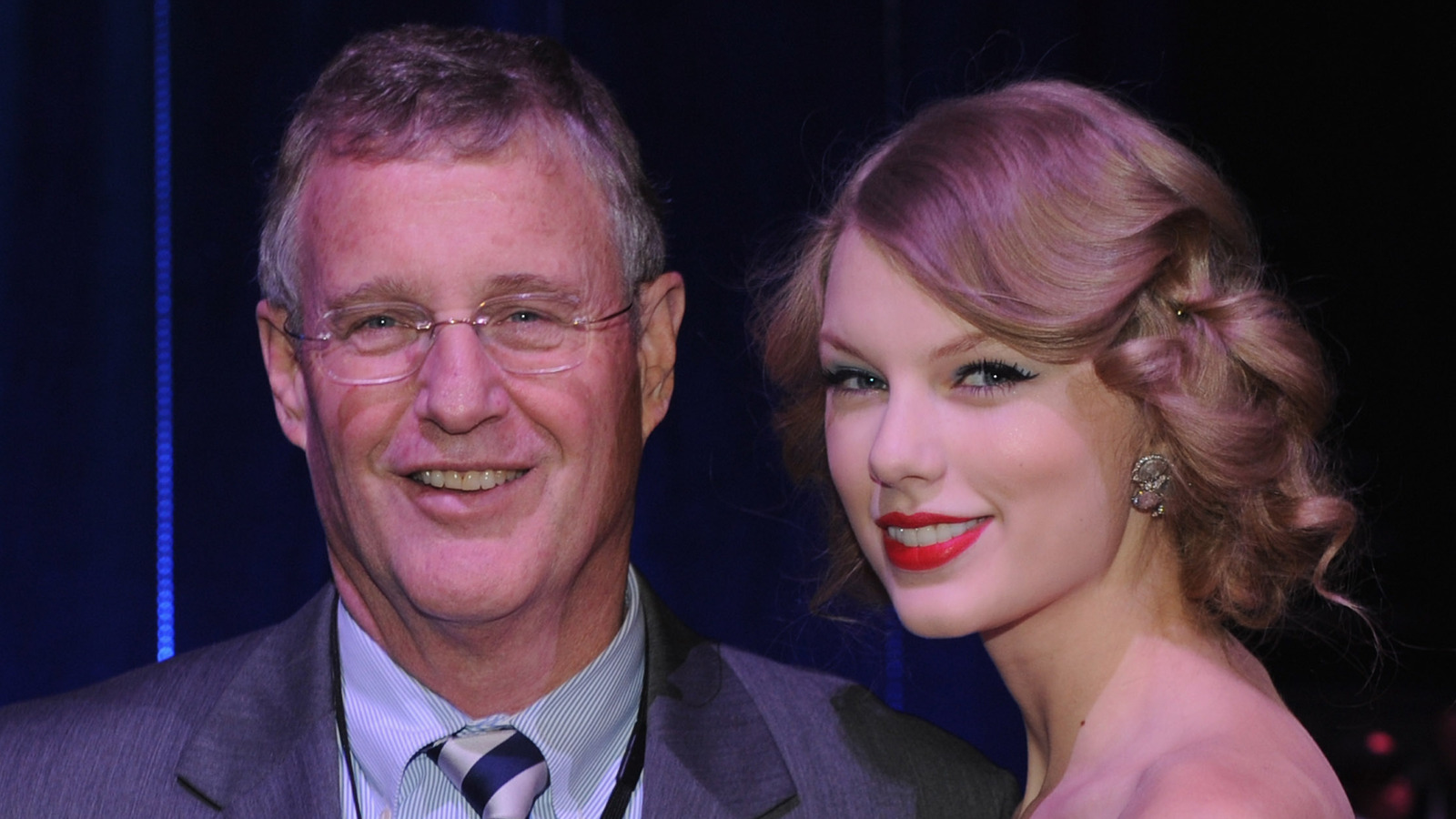 Taylor Swift's Dad Scott's Run-In With The Paparazzi, Explained