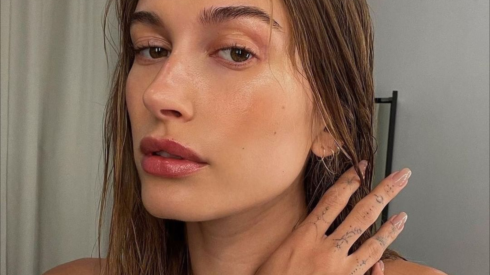 The Best Polish Colors For Pulling Off The 'Clean Girl' Nail Trend