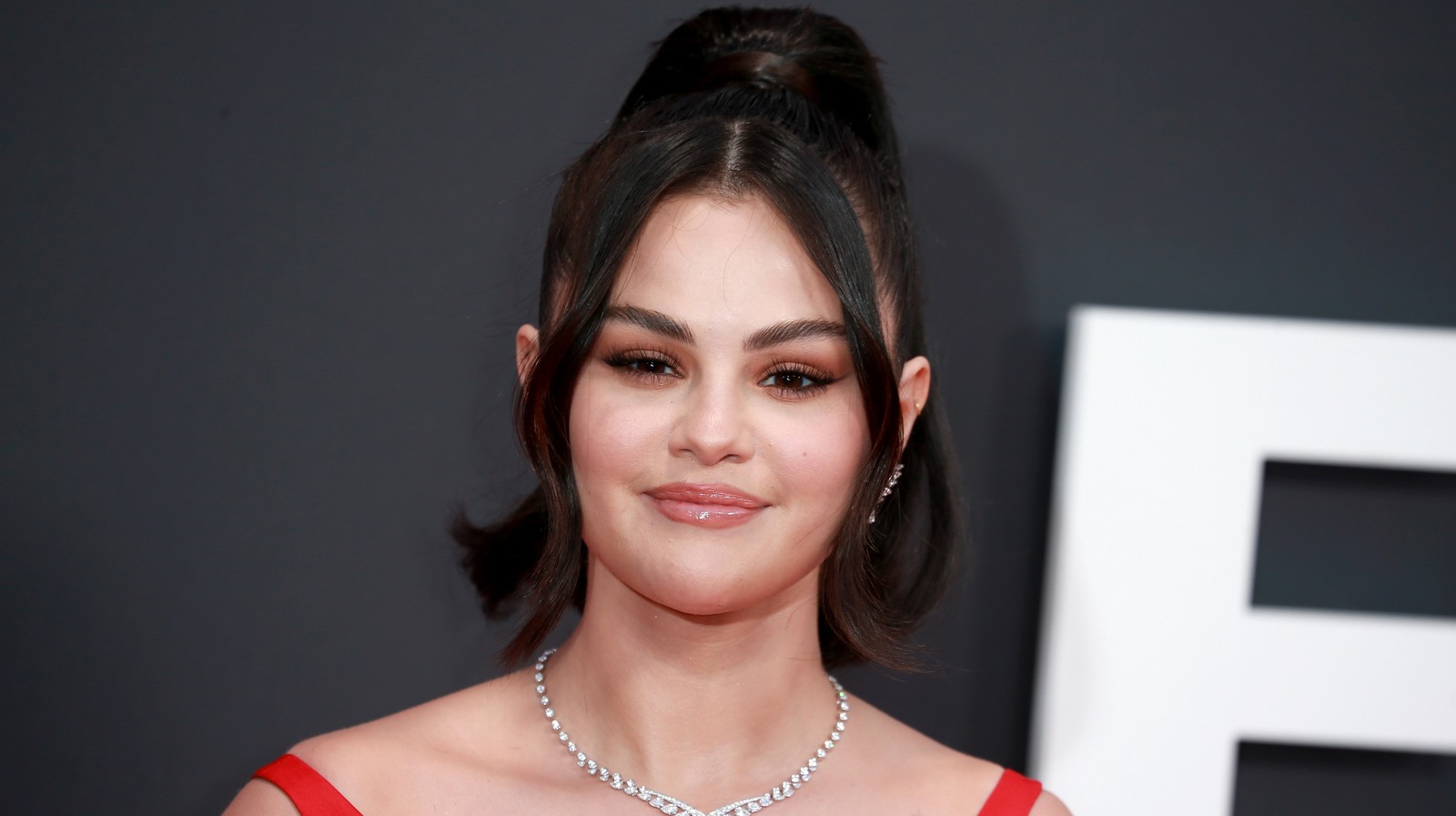 Selena Gomez Avoids Sleeping In Her Bedroom For This Sad Reason Selena Gomez Avoids Sleeping In Her Bedroom For This Sad Reason