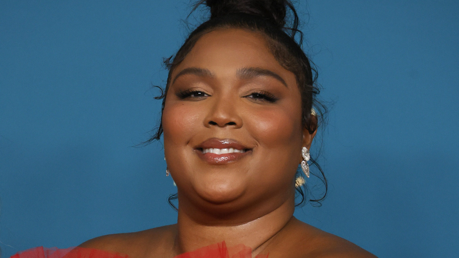 The Lizzo Manicure That Packed Four Fiery Nail Trends Into One