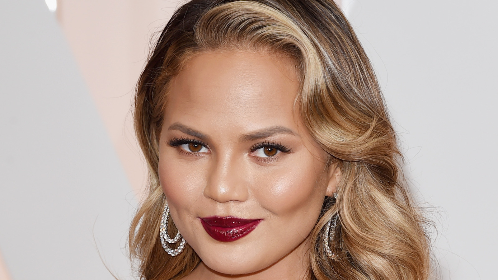 The Makeup Brushes That Chrissy Teigen's Makeup Artist Swears By