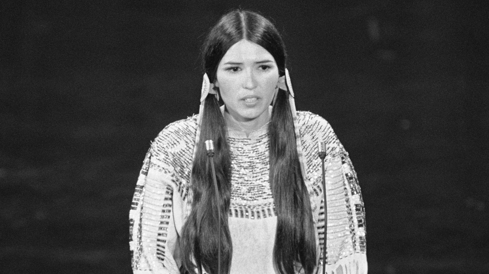 The Most Iconic Red Carpet Looks Of The 1970s