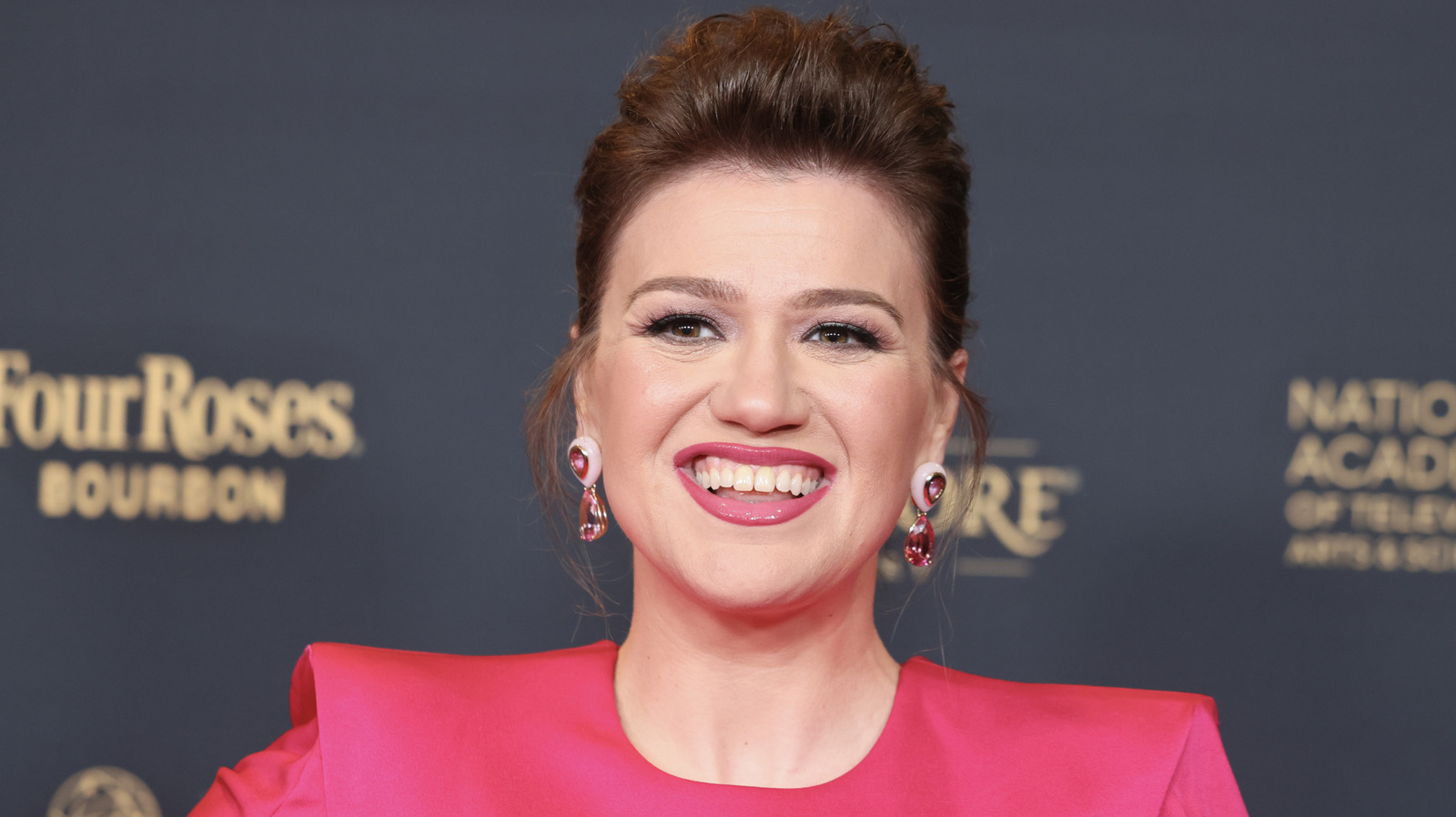 The Most Inappropriate Outfits Kelly Clarkson Has Ever Worn