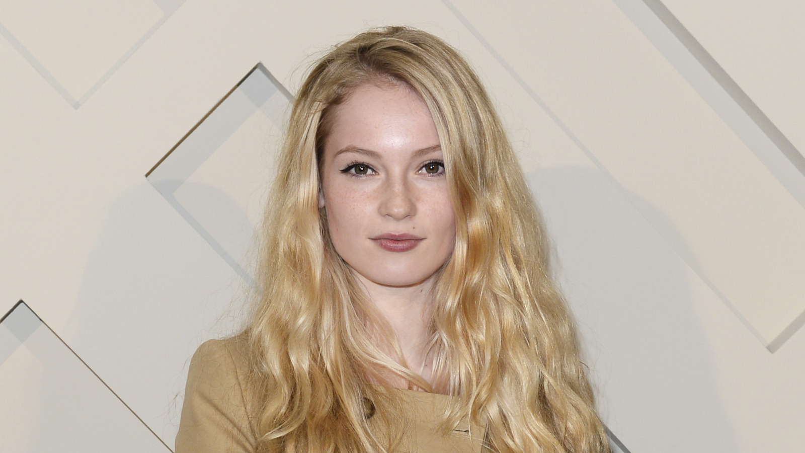 The Stunning Transformation Of Bridgerton's Hannah Dodd