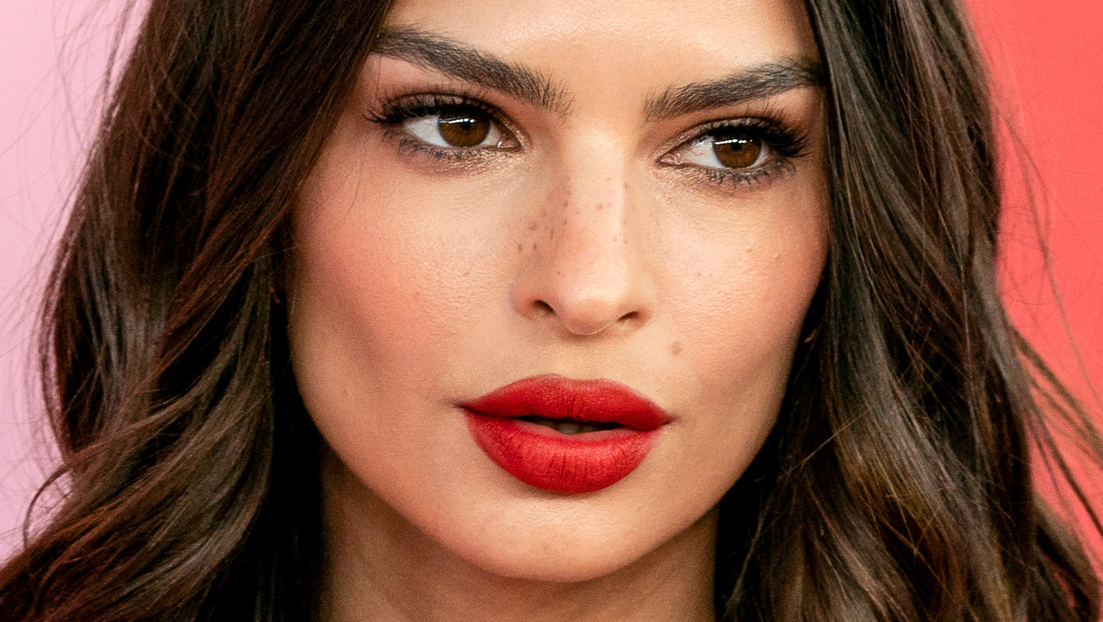 The 3 Makeup Products Emily Ratajkowski Always Has On Hand