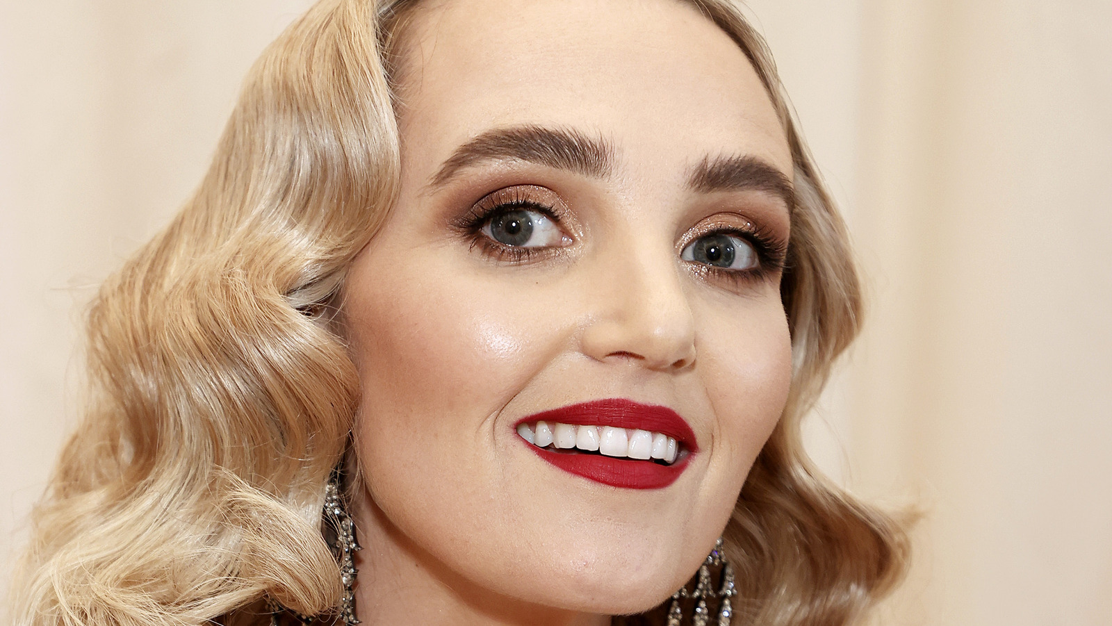 The Truth About Chloe Fineman's Impressive Celeb Impressions