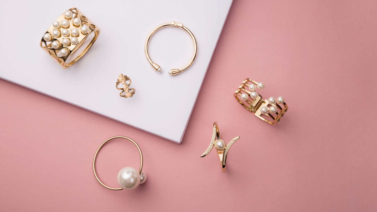 This Is What Really Happens When You Never Take Off Your Jewelry