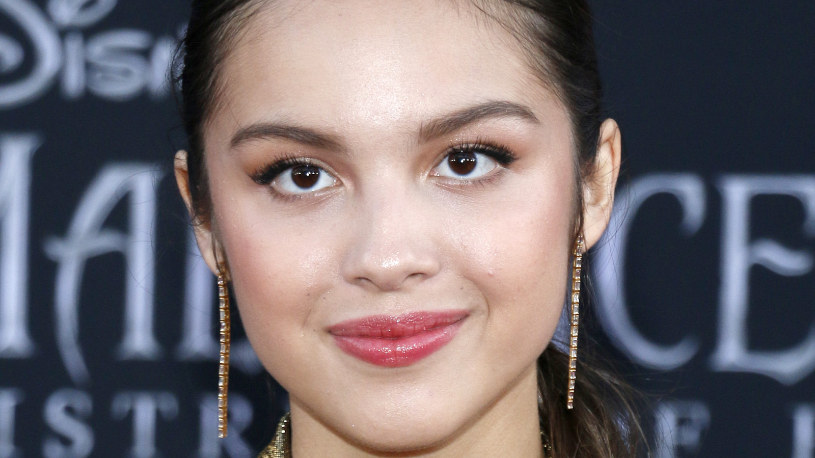 This Sabrina Carpenter Moment Puts A Wrinkle In Olivia Rodrigo's Deja ...