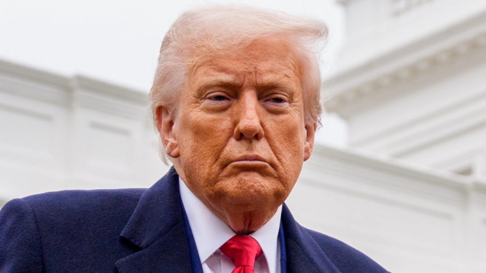 Trump's Disaster 'Do Holds On For Dear Life During Windy Speech (Cue ...