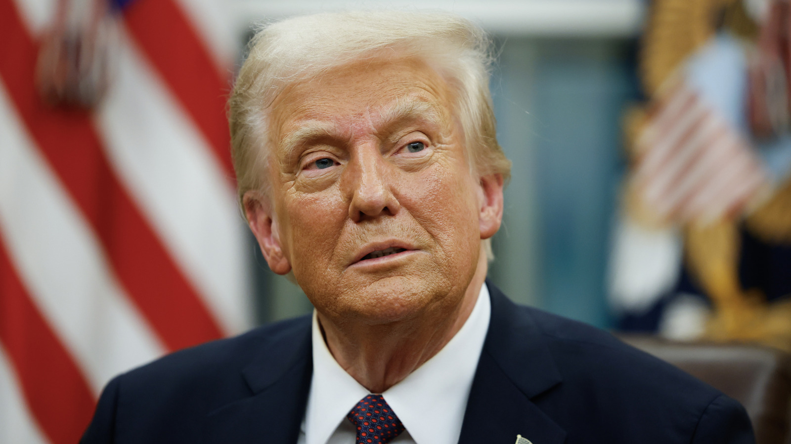 Trump's Tacky Inauguration Gift Bags Were All About Feeding His Ego ...