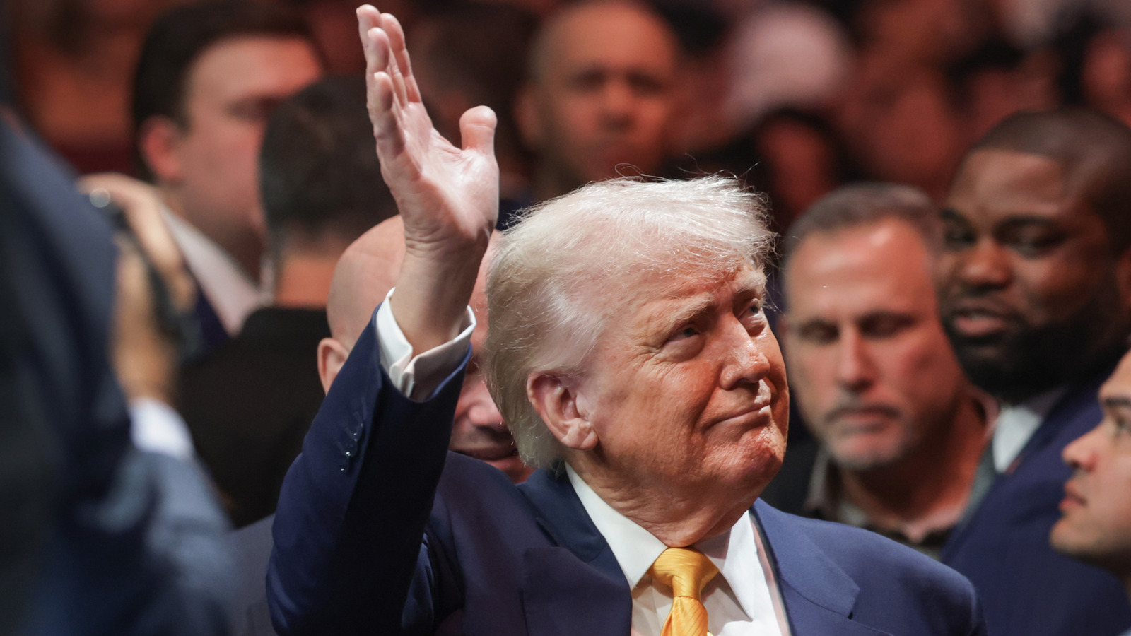 Trump Snubbed Obama & Proved His Own Ego With A New White House Portrait