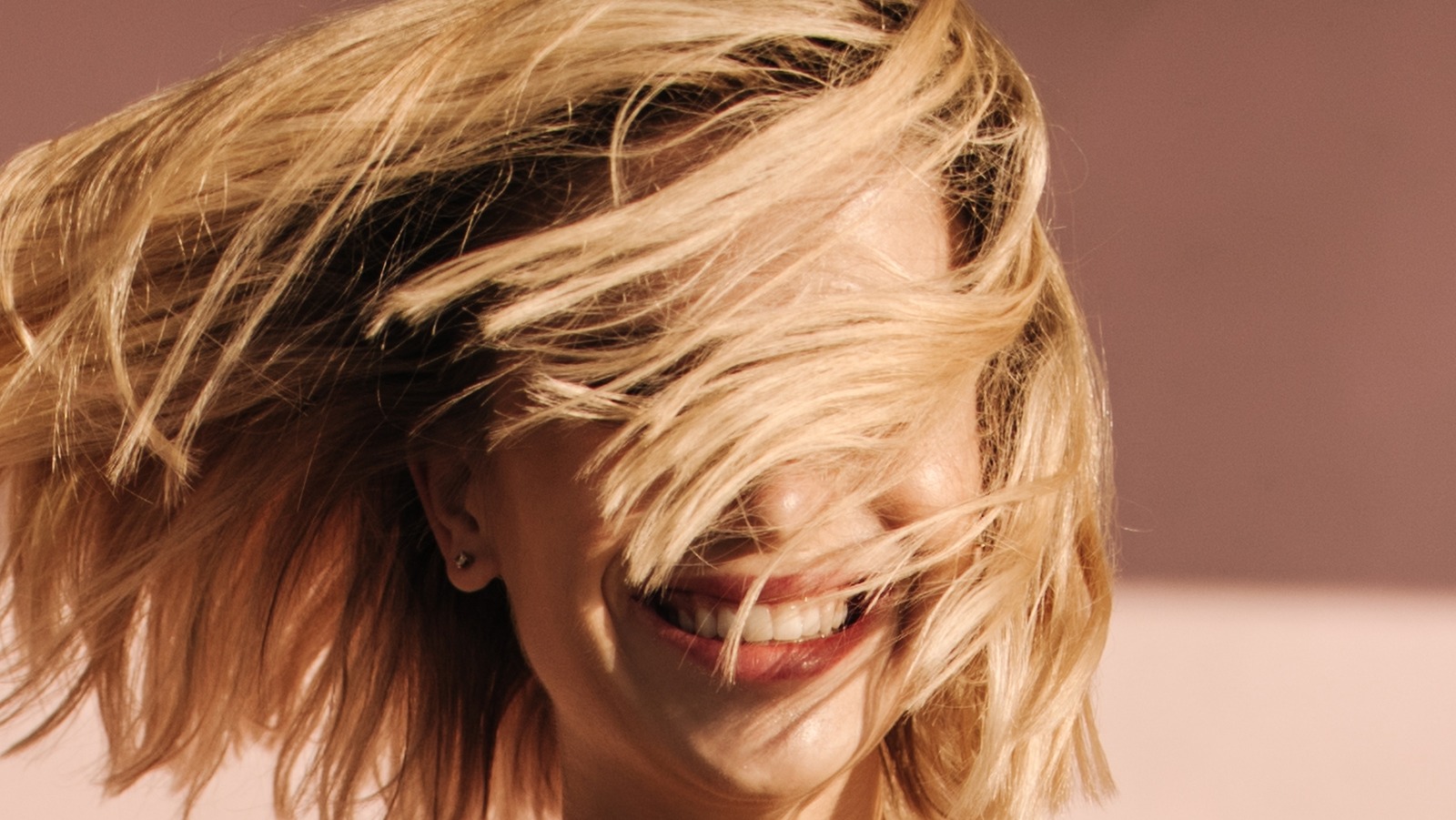 Warm Up Your Locks This Fall With The Butterscotch Blond Trend