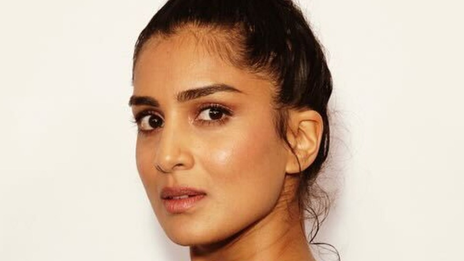 Wedding Season's Pallavi Sharda And Suraj Sharma Talk Diversity On ...