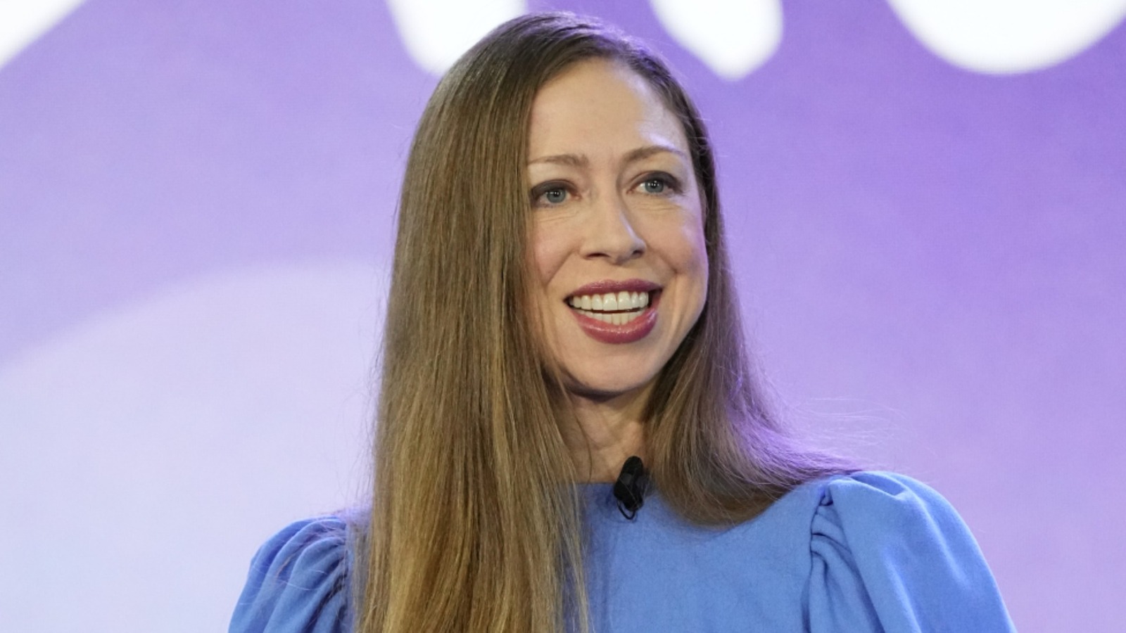 What Chelsea Clinton Looks Like Makeup-Free