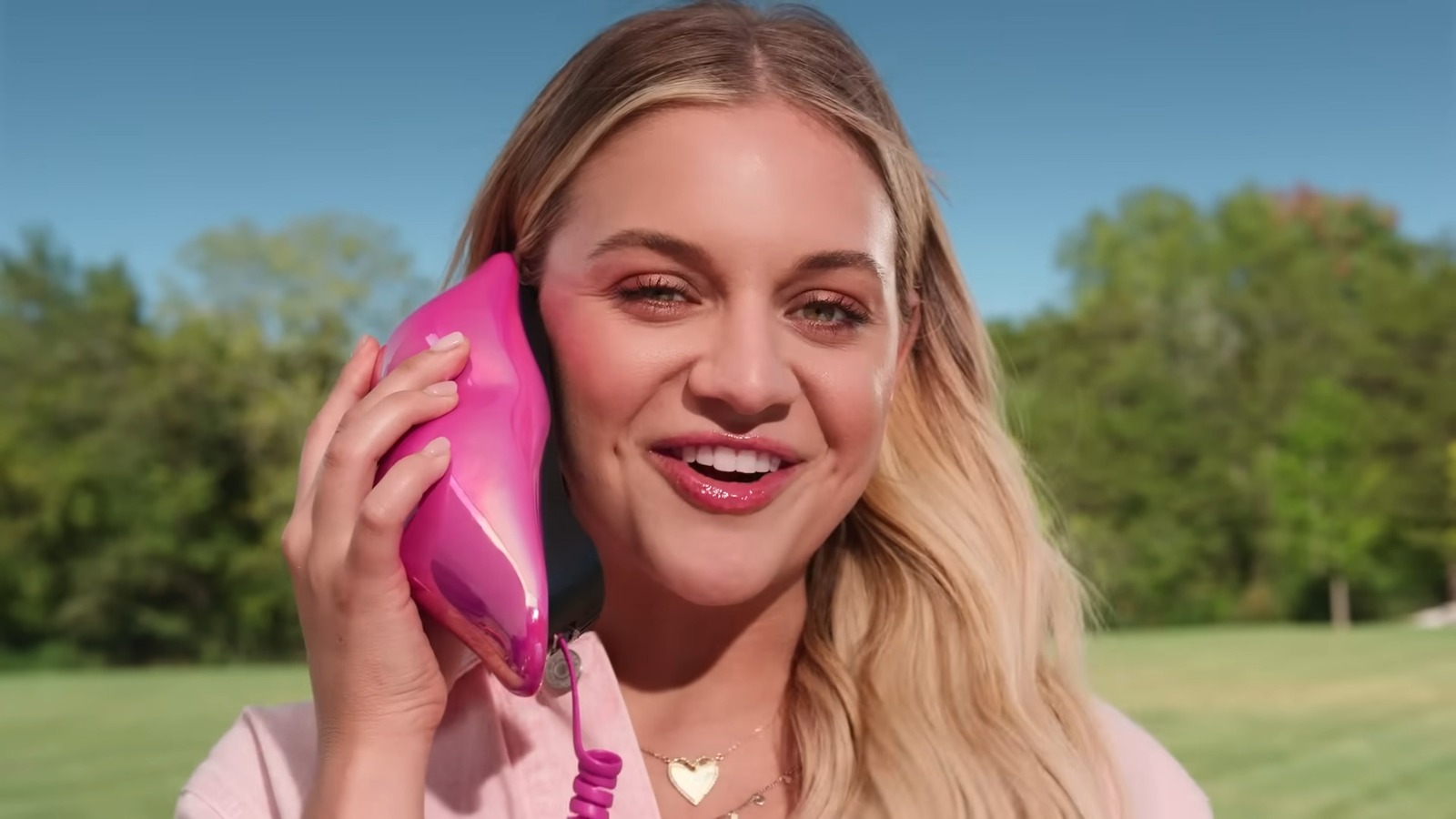 Who's The Country Singer In The Covergirl Commercial?