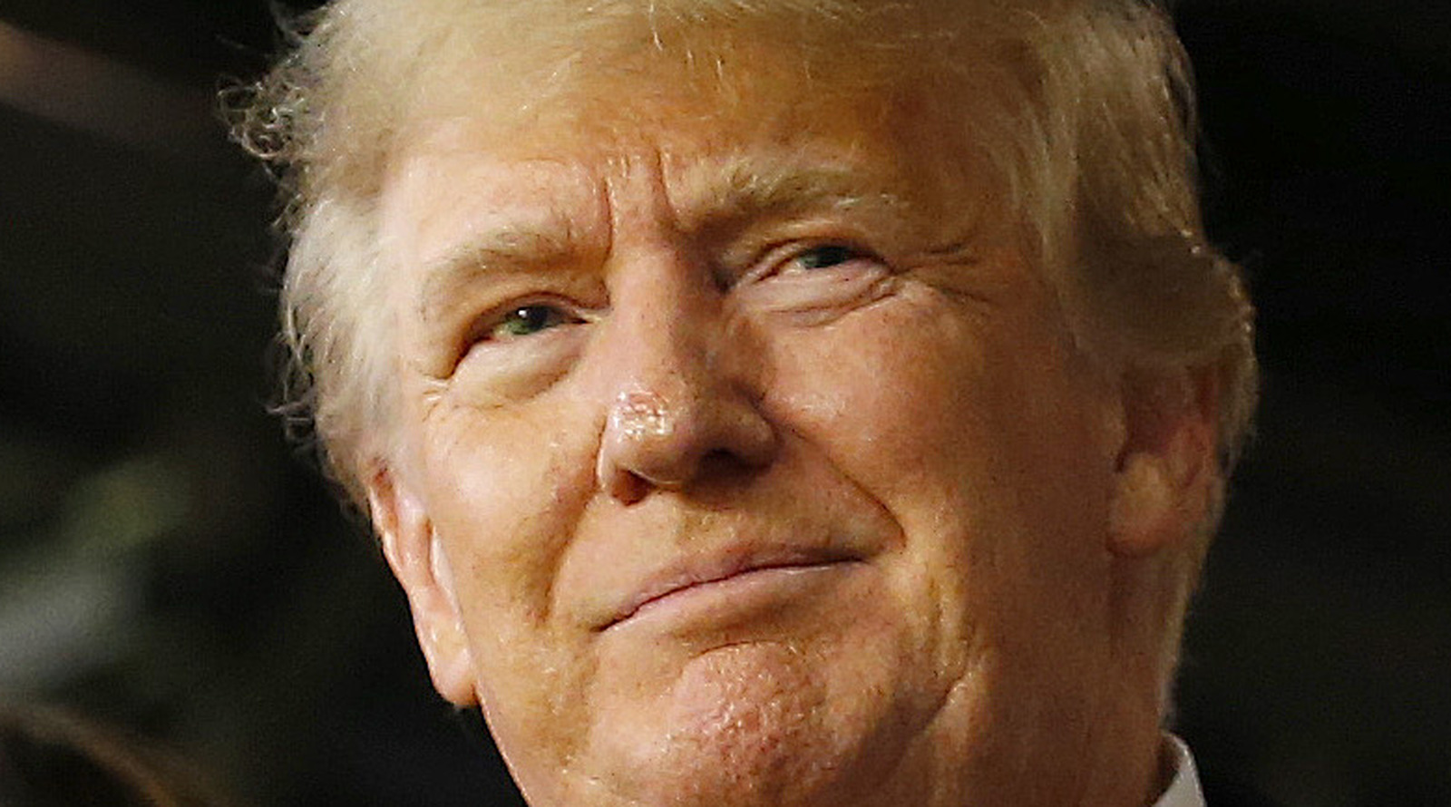 Why Donald Trump's Praise For The Queen Has Royal Fans Scratching Their ...