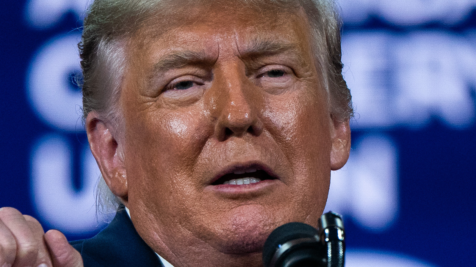 Why This New Pic Of Donald Trump Has The Internet Buzzing