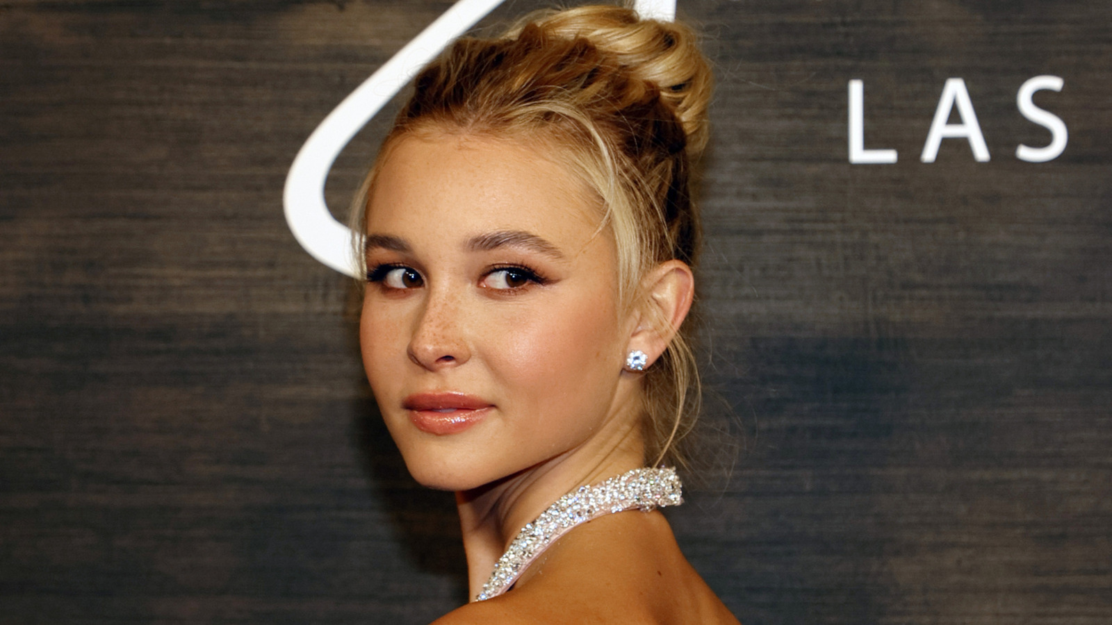 Yellowstone's Elsa Dutton Is Seriously Stunning In Real Life