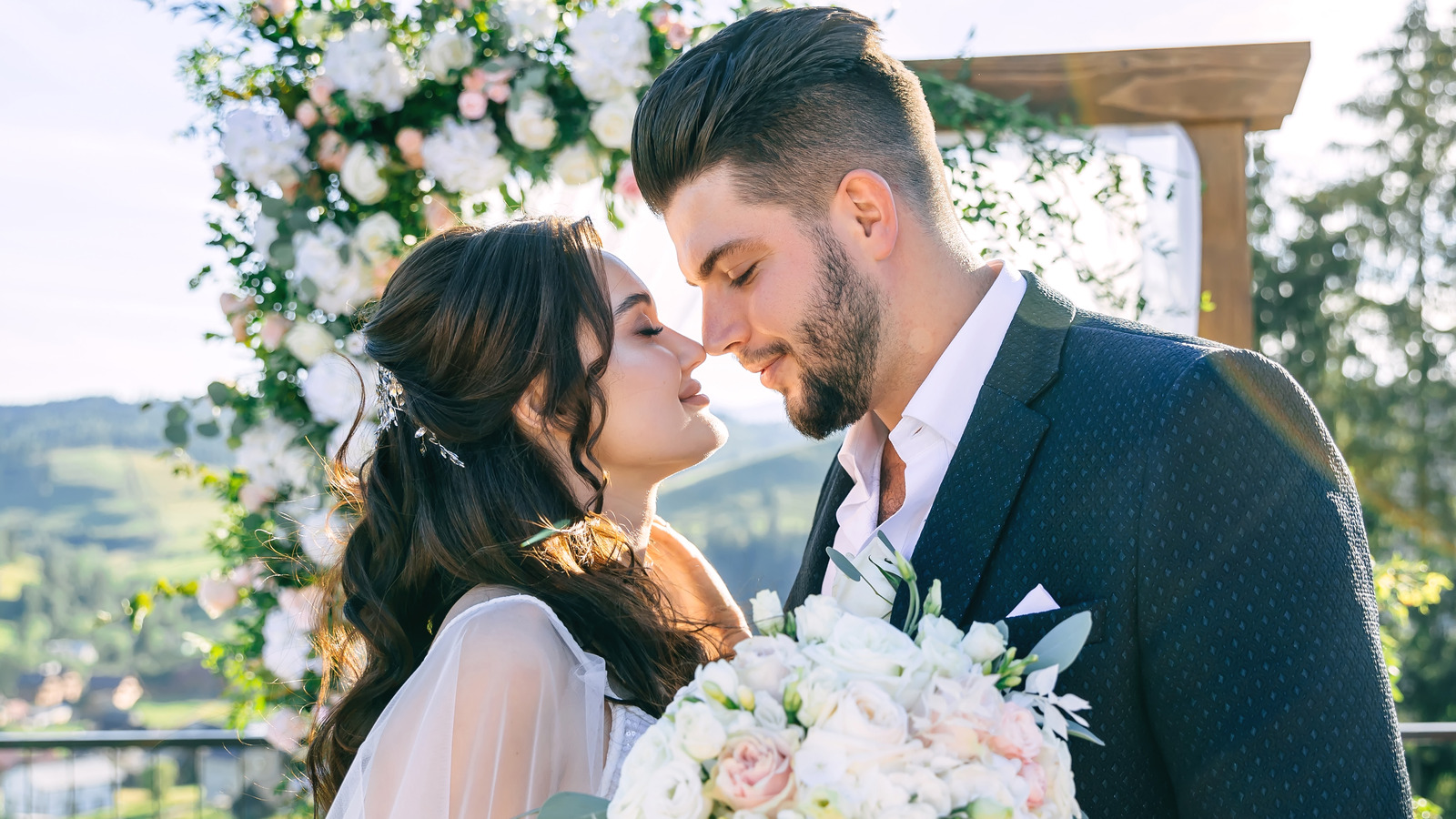 Your Fairytale Wedding Needs These Sweet And Trendy Treats - Exclusive