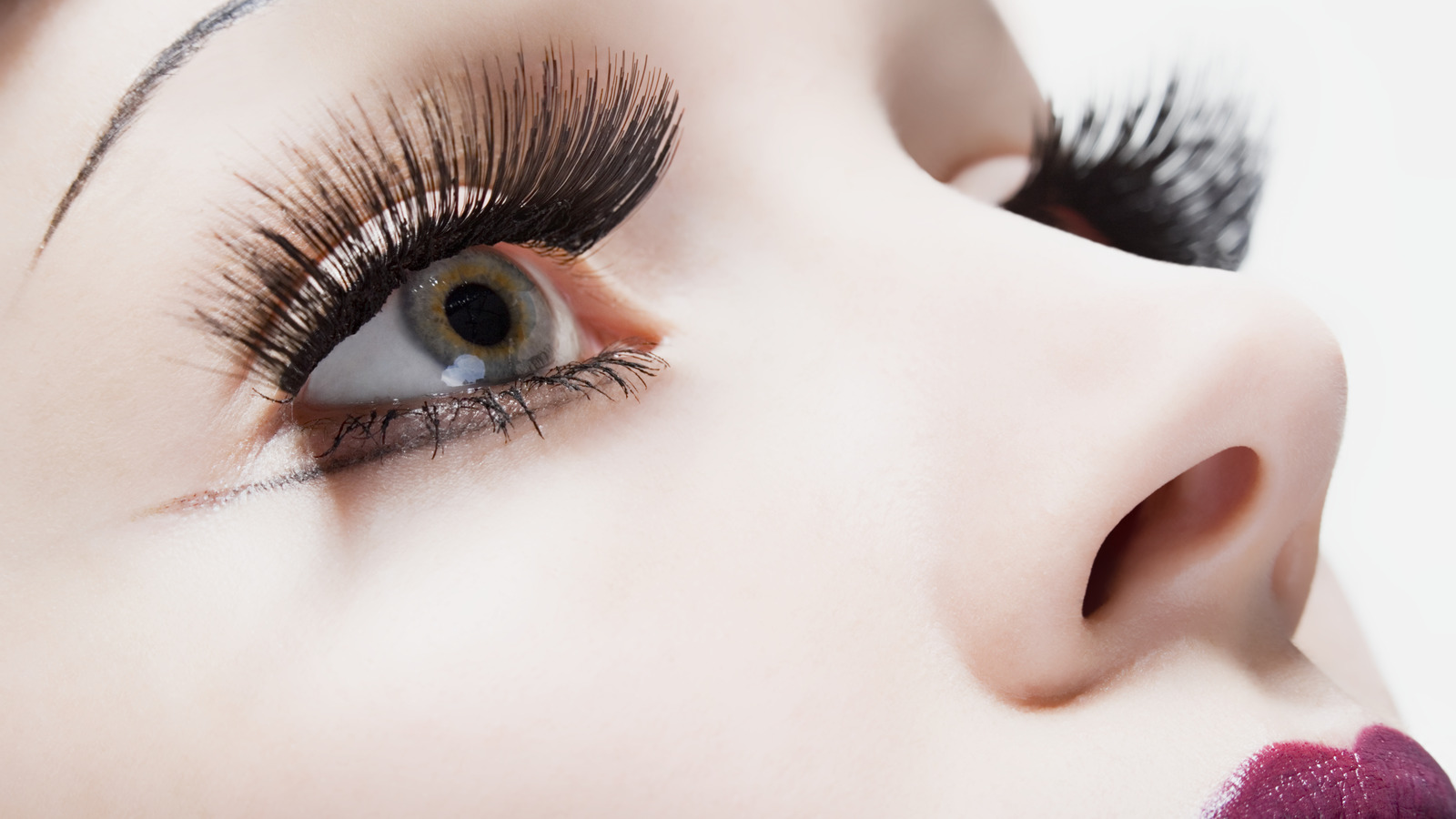 Your Guide To False Eyelash Materials