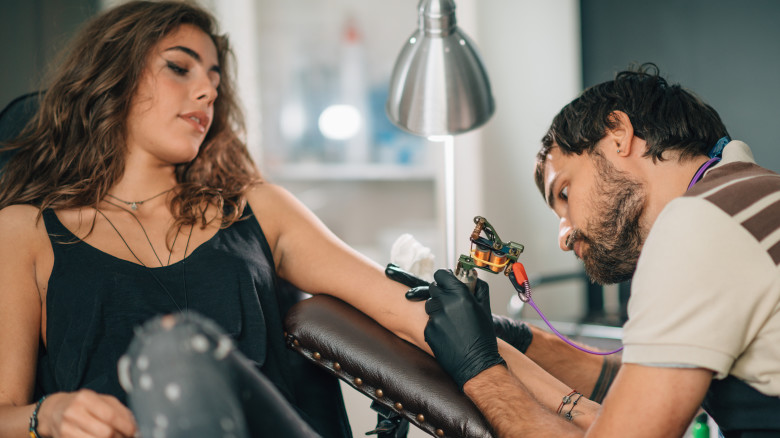 Signs You're At A Bad Tattoo Parlor